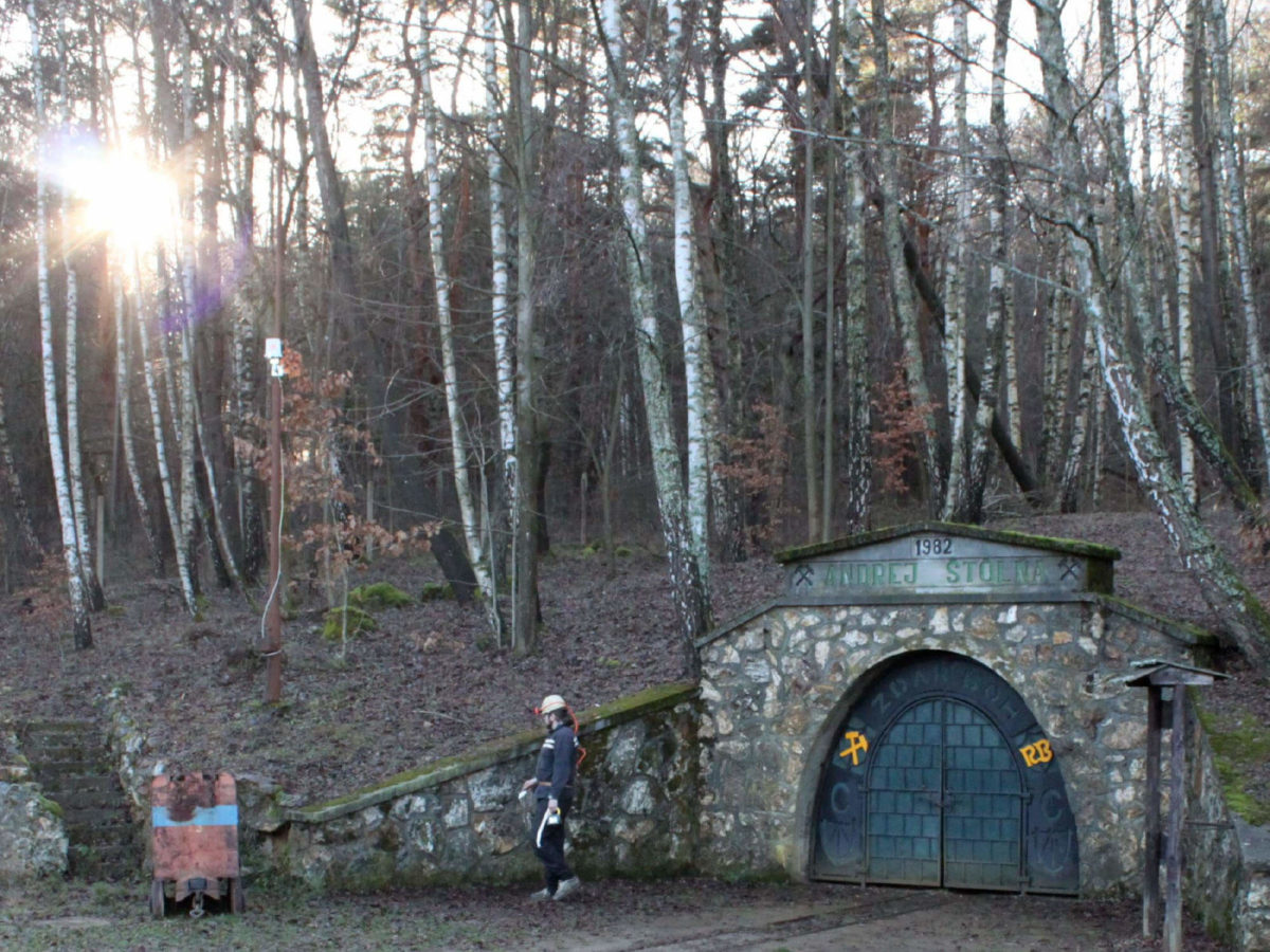 Report: MetalsTech – Cashed up and full steam ahead on its Sturec gold ...